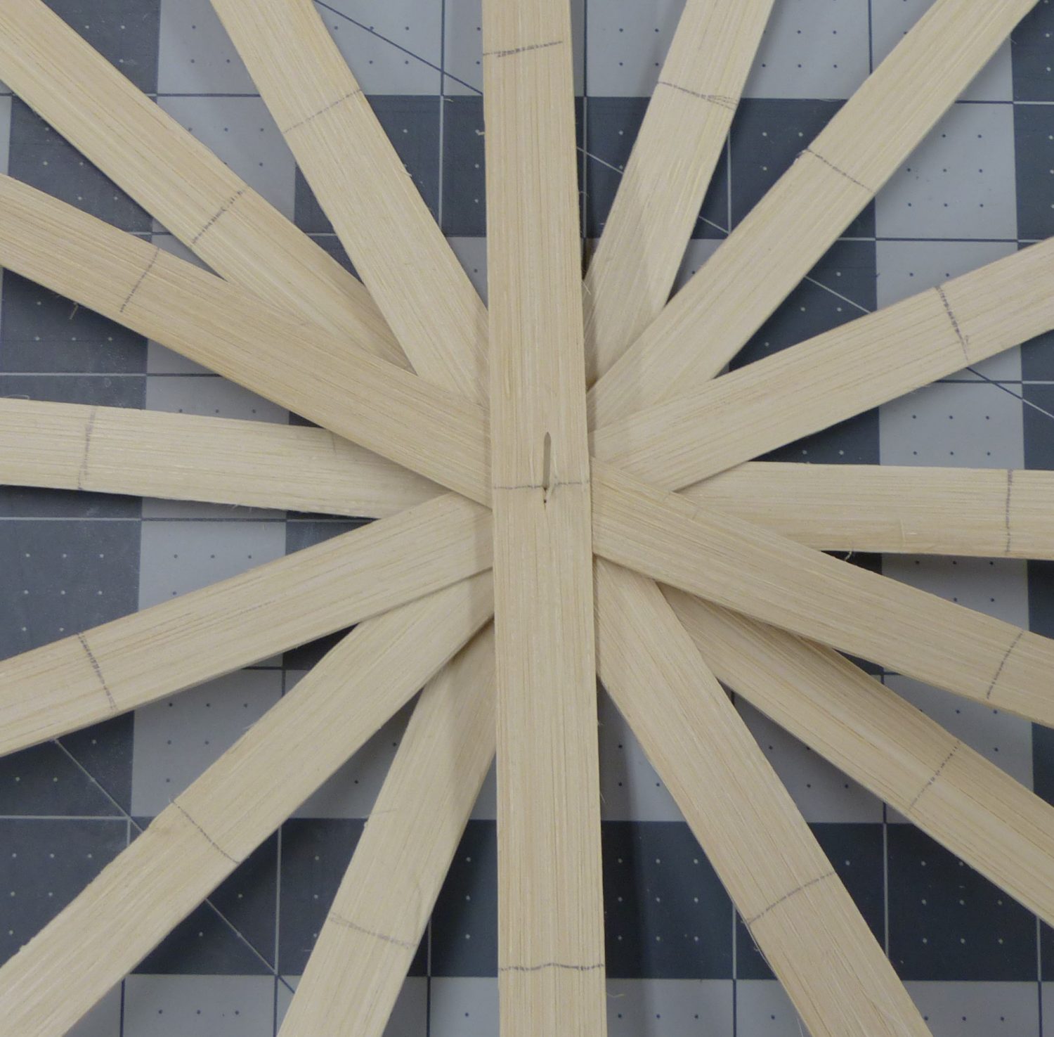 Twining a Round Base ⋆ PrairieWood Basketry