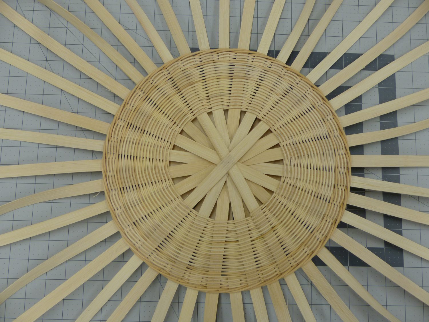 Twining a Round Base ⋆ PrairieWood Basketry